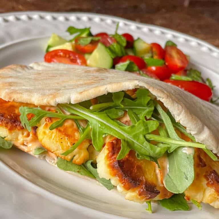 Halloumi Pittas with Sriracha Mayo (Easy Vegetarian Dinner)
